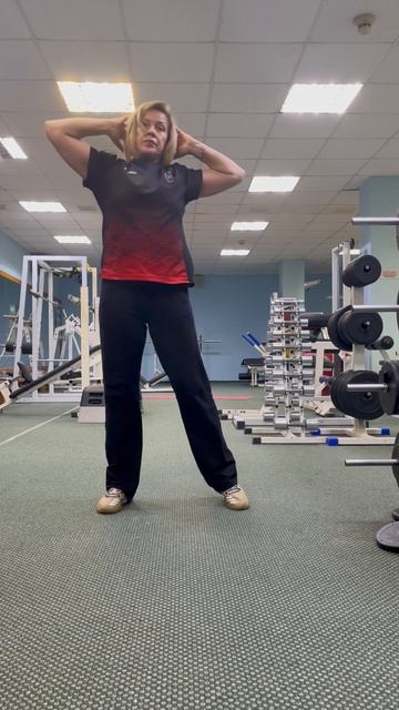 Диагональные скручивания стоя (колено к локтю)