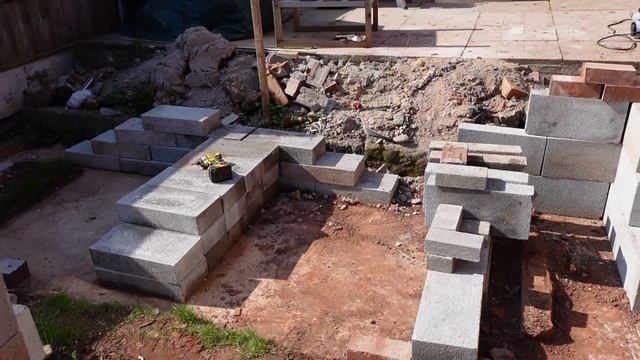 Как я перестроил сад за один день: секреты идеальных стен и бетонных траншей