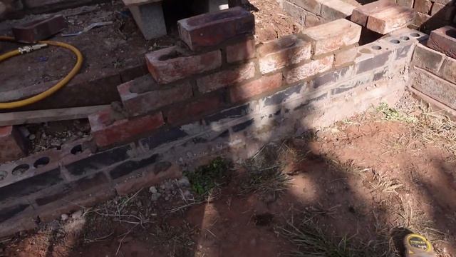 «Как я построил идеальный сад за один день: кирпич, таф и неожиданный финал»