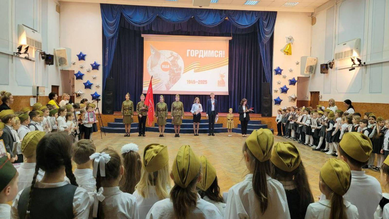 В Школе 1375 прошли торжественные линейки, посвящённые Дню Победы.