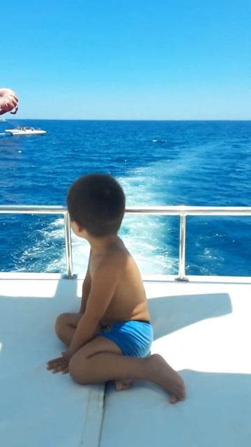 Синий цвет Средиземного моря вид с яхты. Канал Тутси-диеты и путешествия. @tutsi-dieti