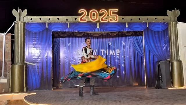 Танура - египетский национальный танец, который танцуют только мужчины