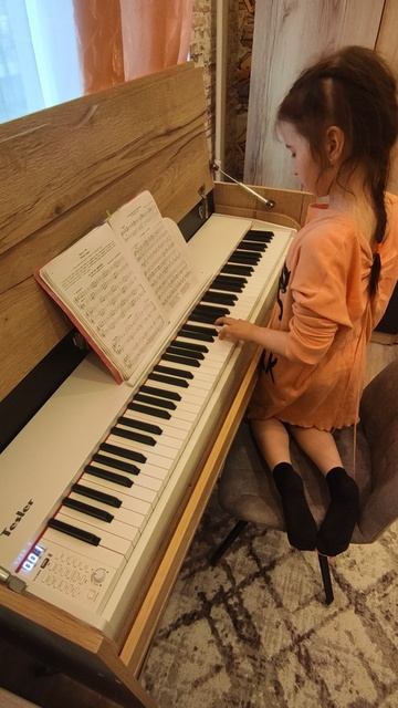 Мишка с куклой