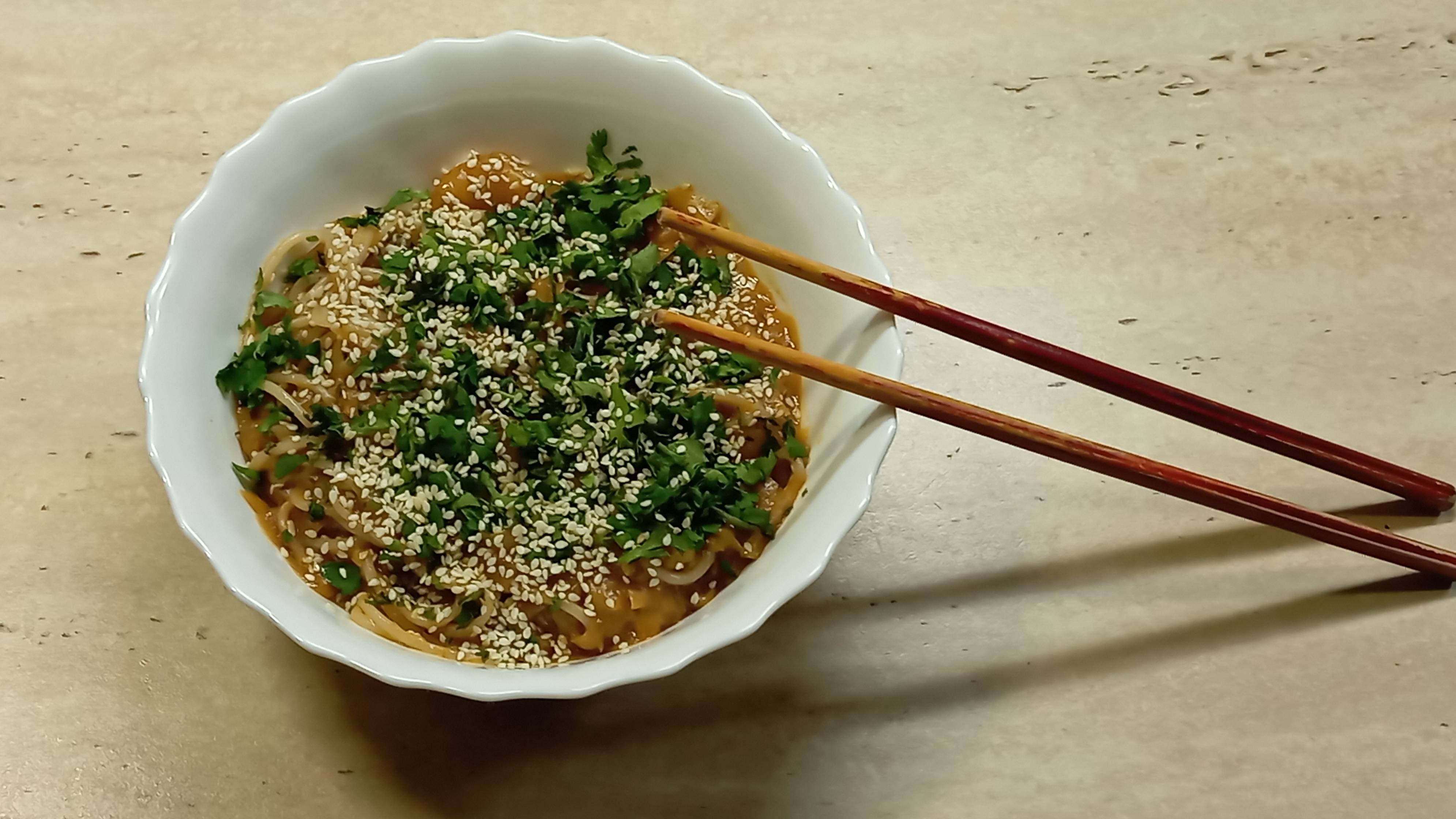 Креветки в сливочном соусе "Том Ям" с рисовой Лапшой