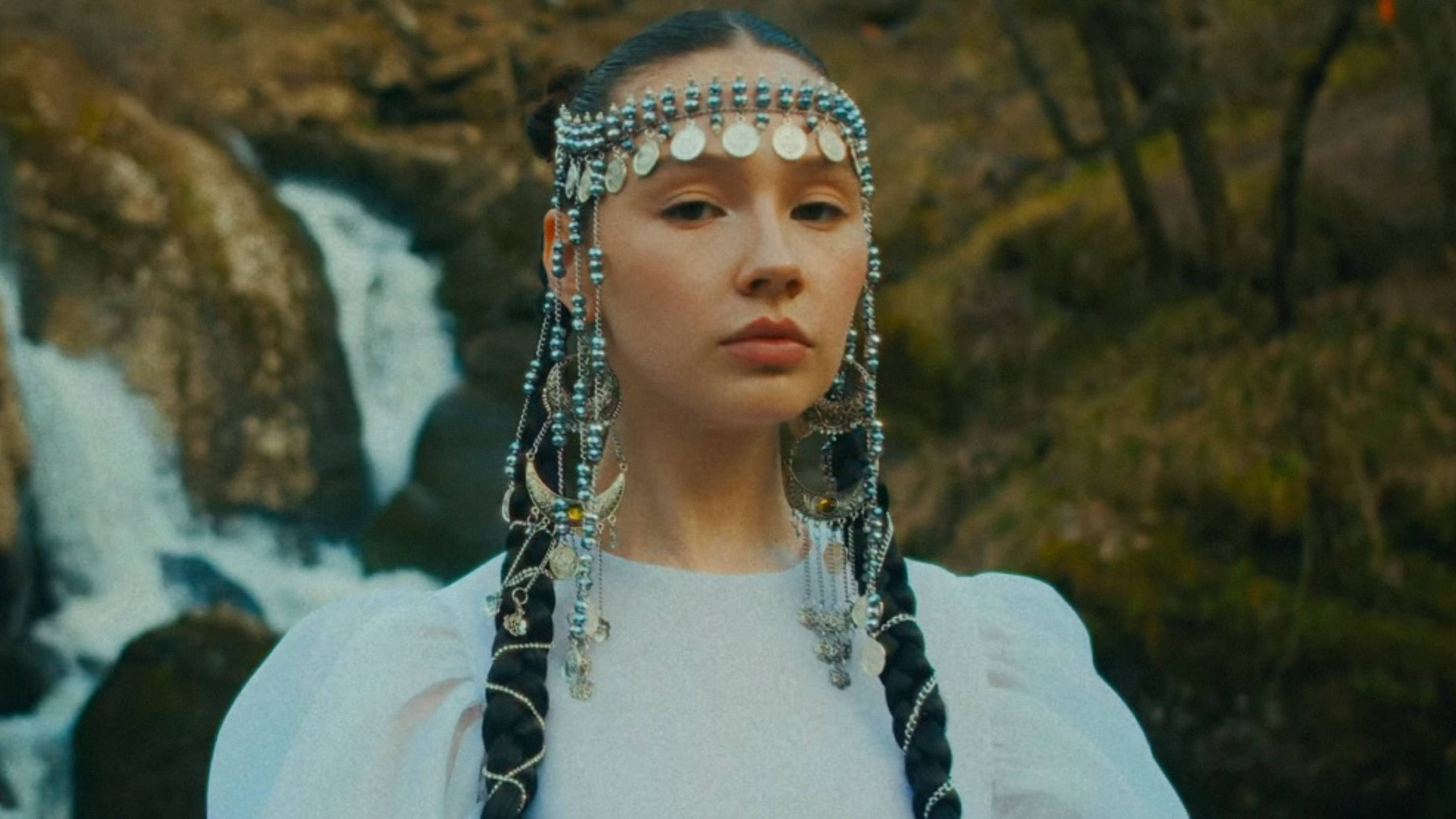 Это та самая девушка из клипа группы Ay Yola - Homay, Адель Шайхитдинова?