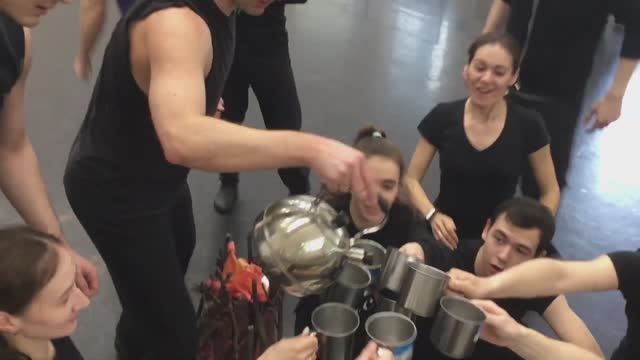 НА ПРИВАЛЕ-РЕПЕТИЦИЯ