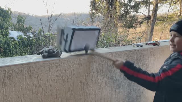 Разрушение телека из картона- часть 1 (22 февраля)