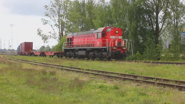 TEM2-230 (DB Cargo Polska) с передаточным контейнерным поездом