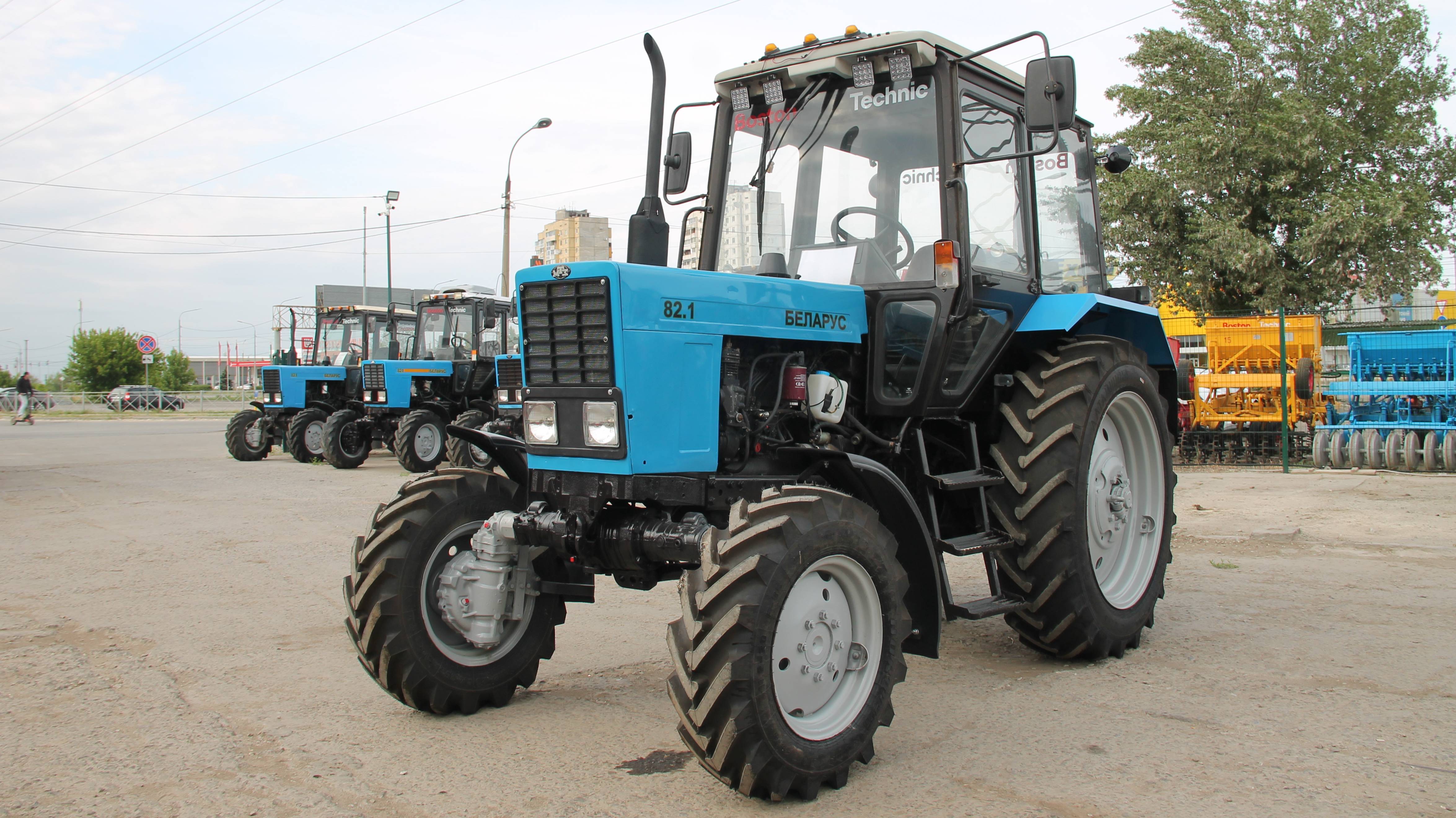 Шикарный МТЗ 82.1 2013г. с мостом портального типа.