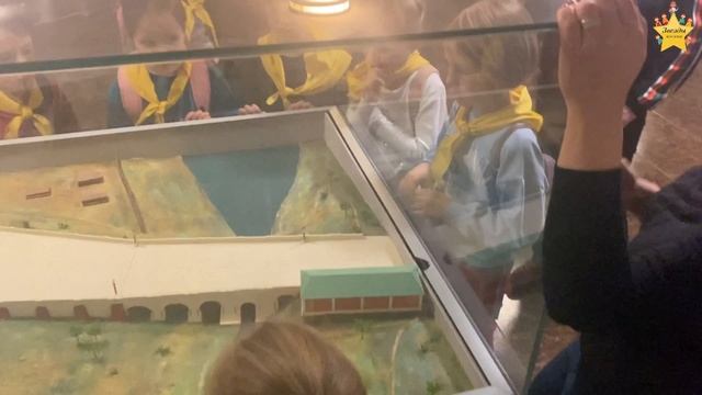 17414755477982 Звёзды путешествуют по Москве. ГБОУ Школа 1985. 2025. Документальный фильм(1)