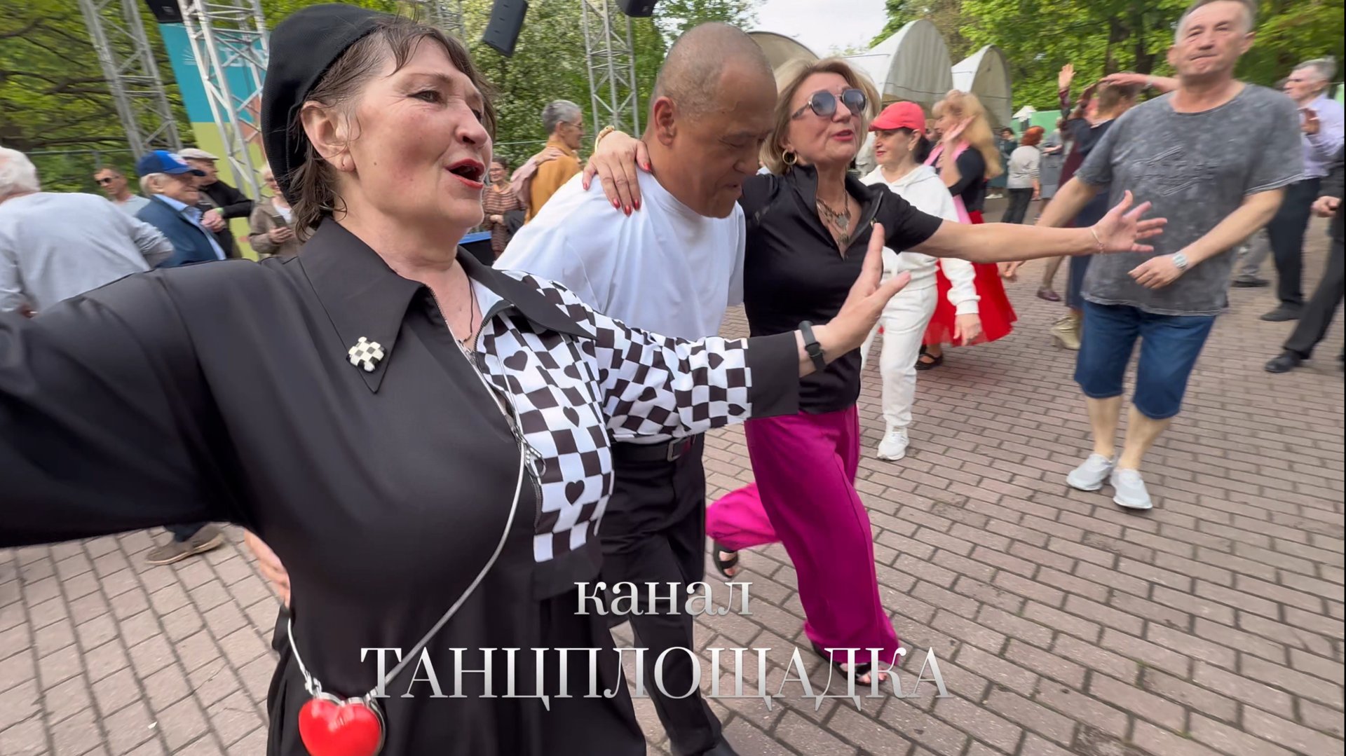 🔥 Горячий танец из Сокольников — такое невозможно пропустить!🕺#танцы #сокольники %танцплощадка