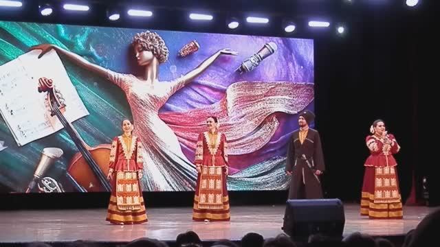 "Праздничная": ансамбль "Зарница" (поздравление от выпускников ДШИ № 2, г. Анапа, 18.05.2025) (А)