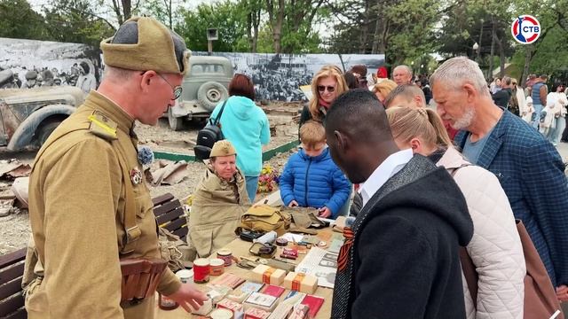 Сенегальцы посетили фестиваль «Знамёна Славы» (Мама, я в Севастополе. 19 мая 2025)