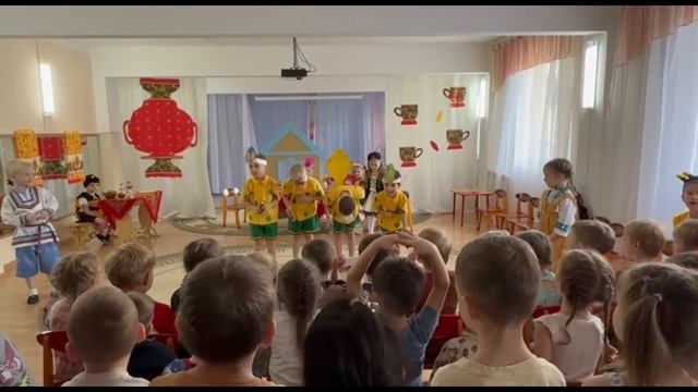 Воспитанники группы «Радуга» МАДОУ № 9 представили сказку «Муха — Цокотуха»