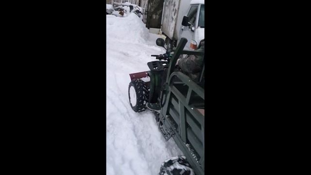 Грузовой электроквадроцикл Фермер со снегоотвалом