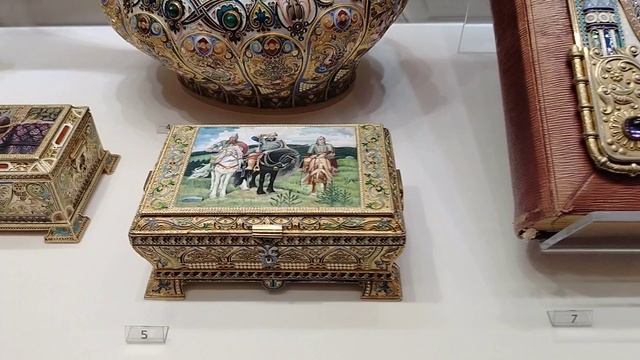 Где посмотреть работы мастеров по эмали в музее Фаберже?