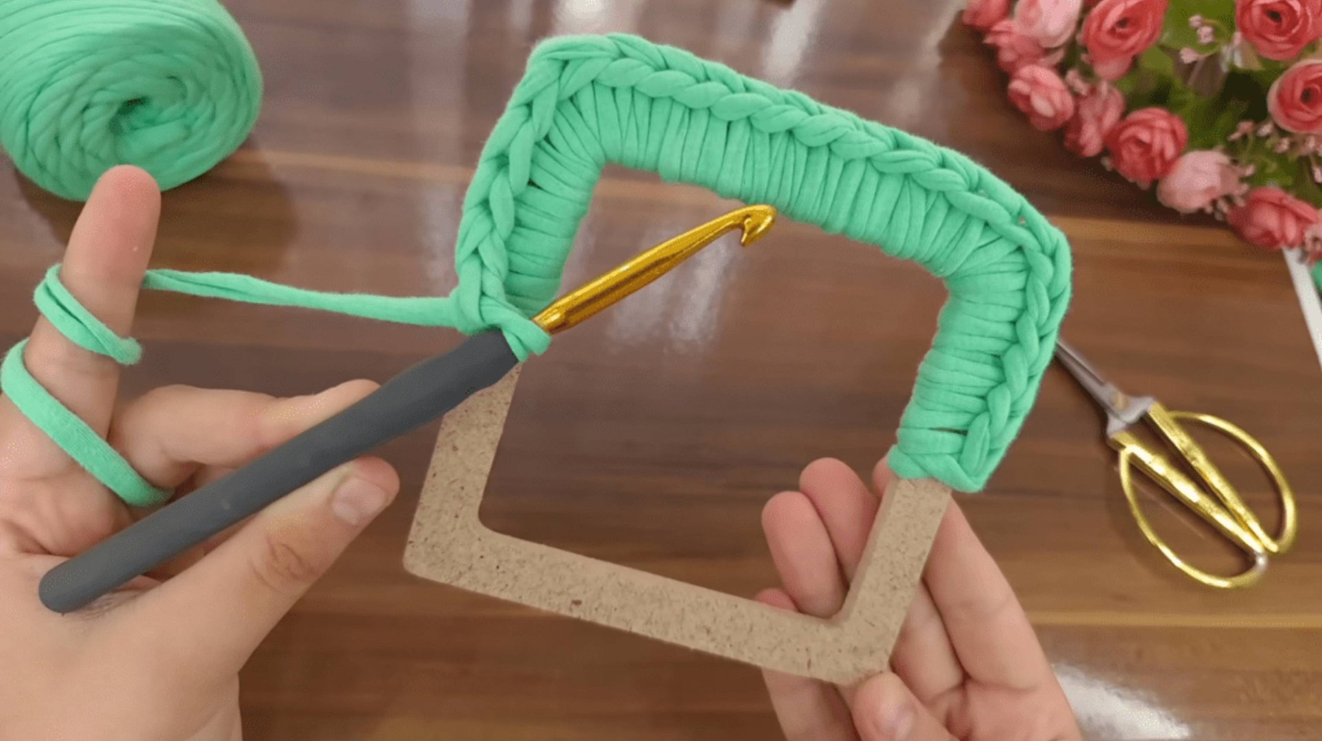 Учусь делать обвязку ручек для сумки из полиэфирного шнура