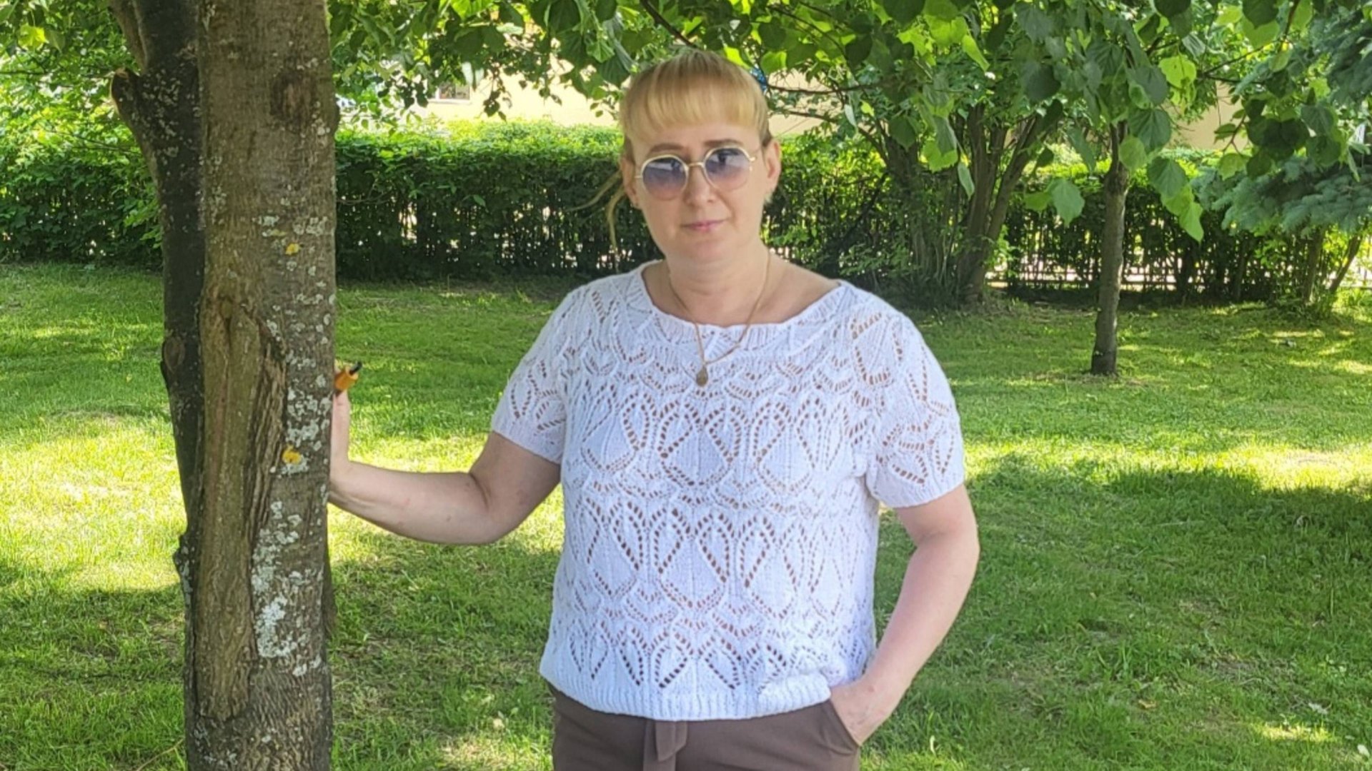 Очень красивая кофточка  спицами!!!!