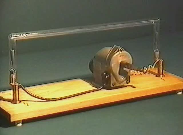 Физика. Опыты. Электричество и магнетизм. Электромагнитная индукция. Генератор переменного тока