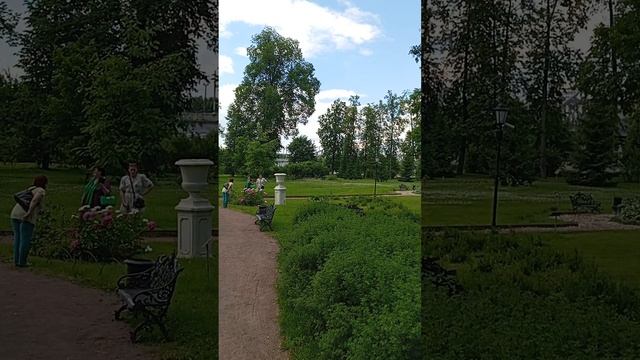 В парке Путевого дворца в Твери.