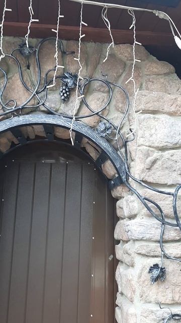 Кованая виноградная лоза. Декорирование входа. Пика Оптом.