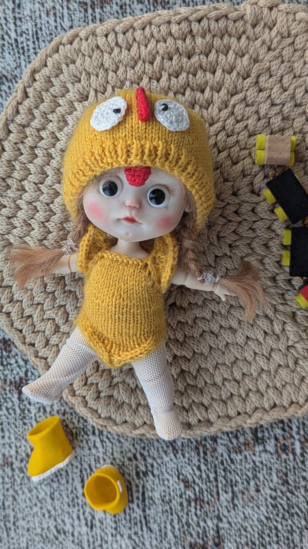 Обитсу11 (ob11) в костюме цыпы