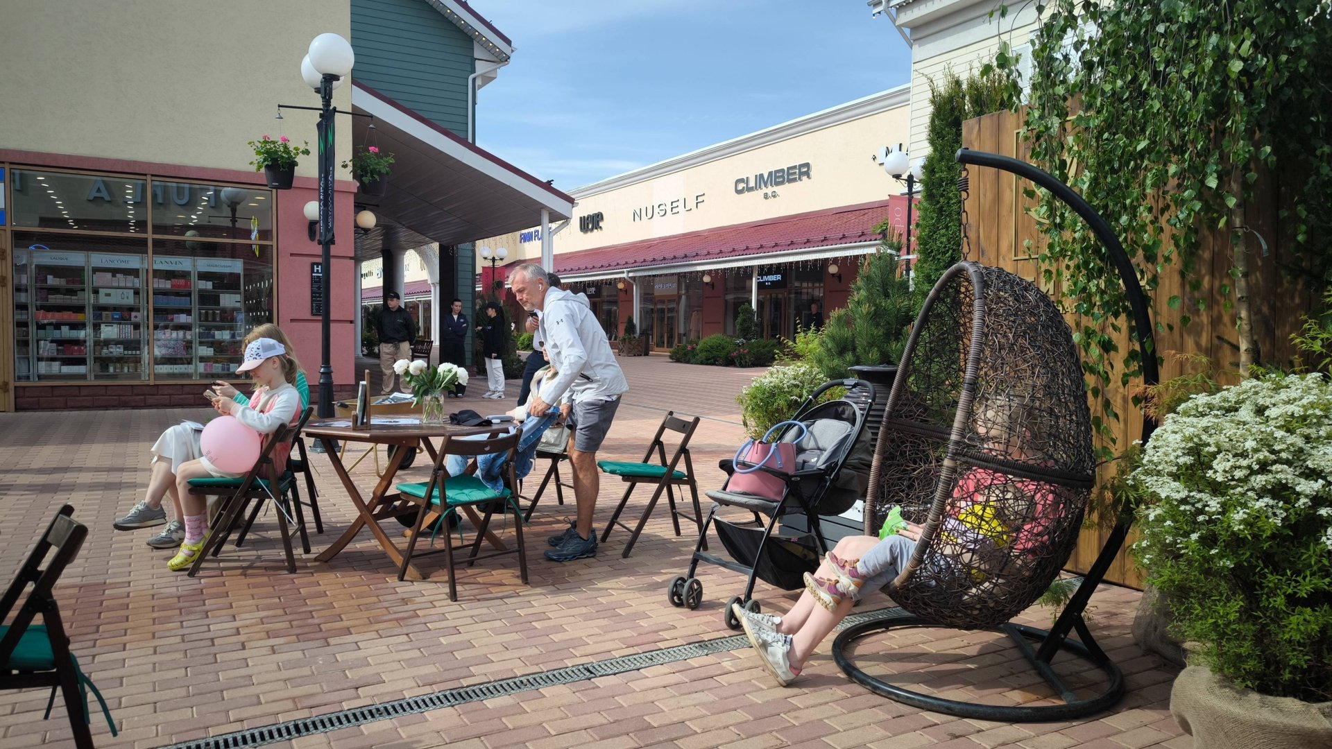 Аутлет Новая Рига Модный садовник - май 2025