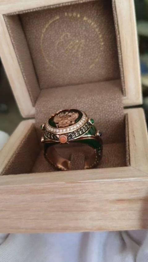 Золотой перстень с гербом РФ