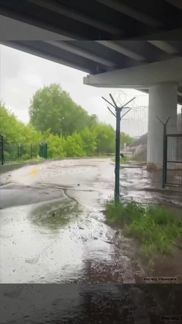 💧 Ливневки работают наоборот: вместо осушения — фонтаны воды в Ульяновске  Вместо того чтобы отводи