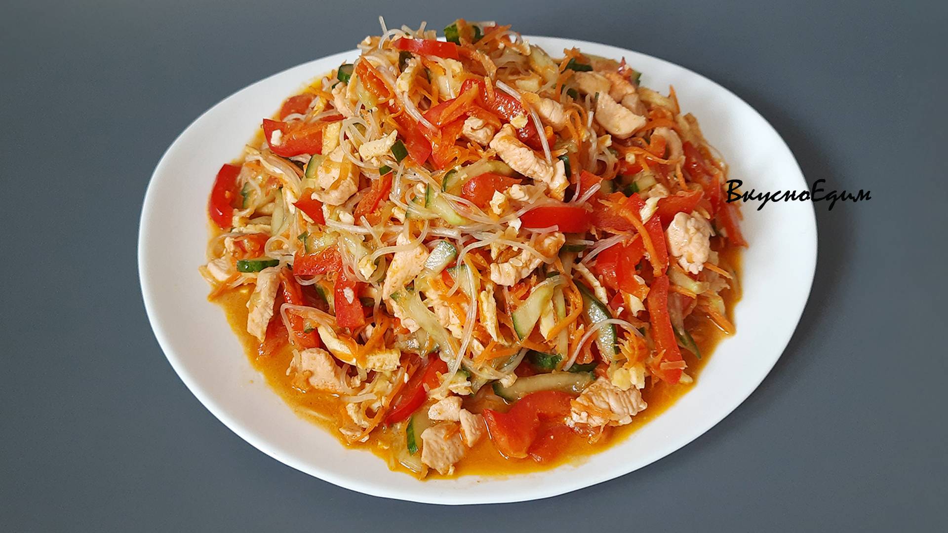 Оригинальный салат с фунчозой