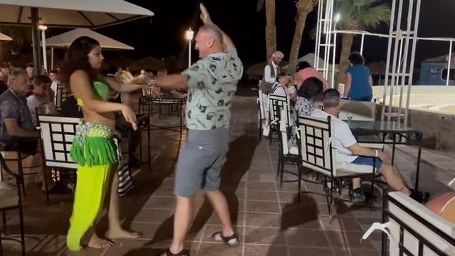 Танец живота в исполнении мужчины 😂 в отеле Eagles Paradise Abu Soma в Египте