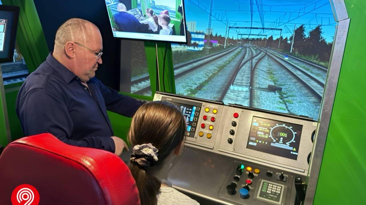 Давка в метро рвади ретро поеза!  метро 90 лет