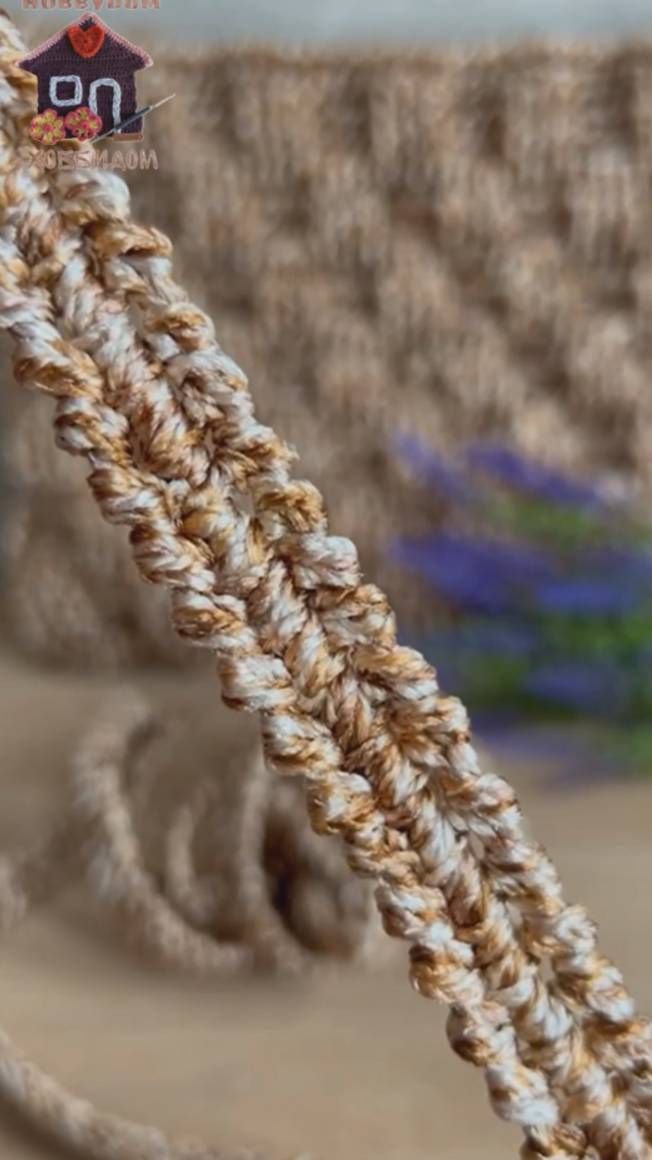 Если ручка на сумку мне  нужна – бельевую веревку  беру я