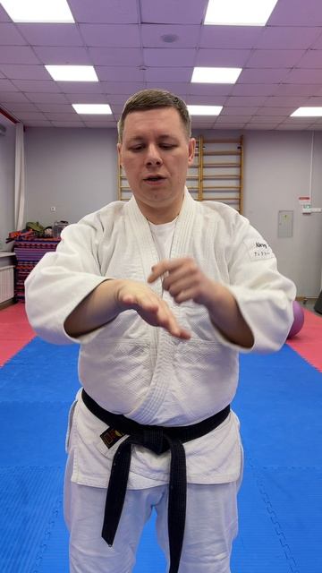 Укрытие свои запястья специальным упражнением из айкидо