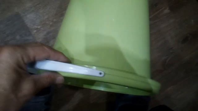 Как прикрепить сломанную ручку ведра обратно к ведру