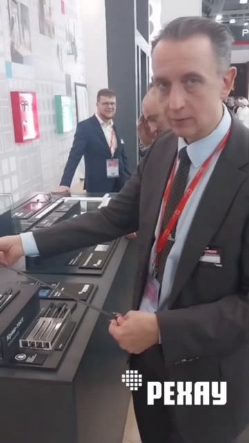 Проверка уплотнения для пластиковых окон. РЕХАУ PROTUBE из вспененного EPDM против уплотнения TPE