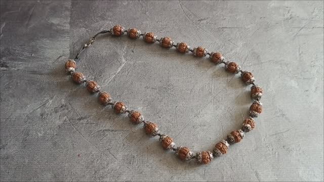 Мужские бусы из рудракши