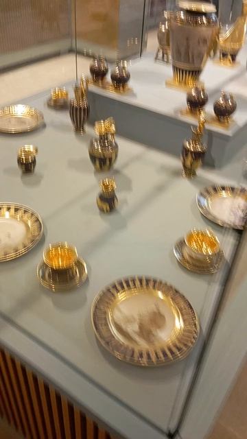 В правом крыле оранжереи усадьбы Кусково. Эпизод  второй.