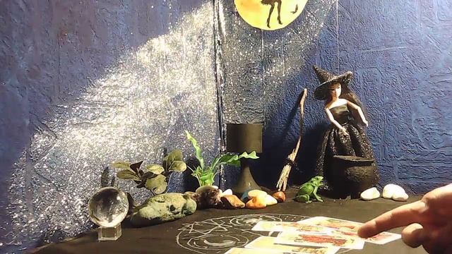 КОГО ОН ОНА ЛЮБИТ  ?