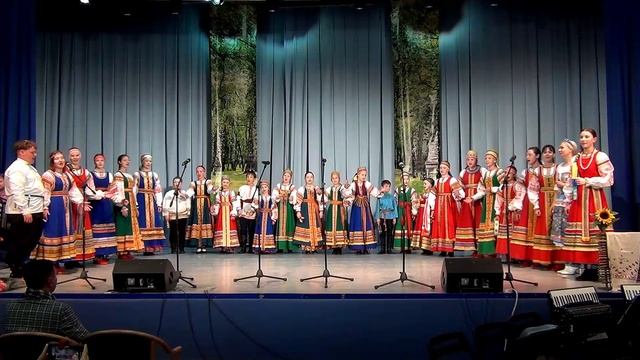 12-1. Плясовая песня Алтайского края «Я на печке молотила»