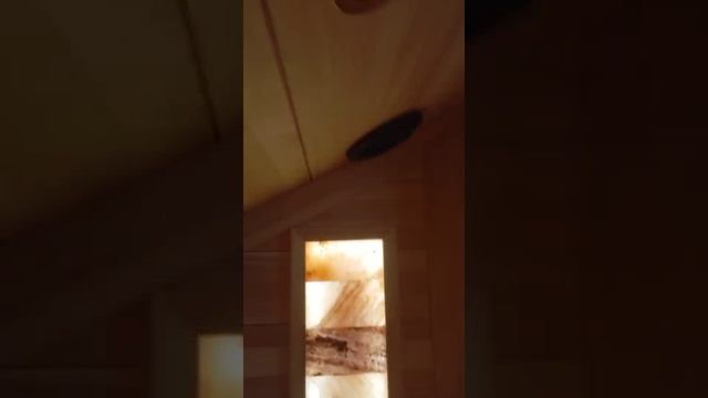 Видеоотзыв на кедровую ик-сауну с керам. нагревателями и скошенной крышей для установки на мансарде