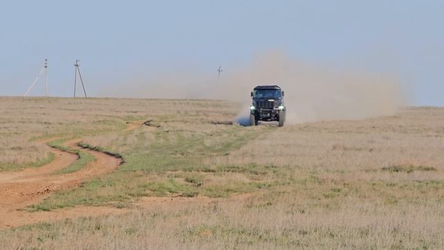 Едет КАМАЗ 57 — тренировка КАМАЗ-мастер в Калмыкии