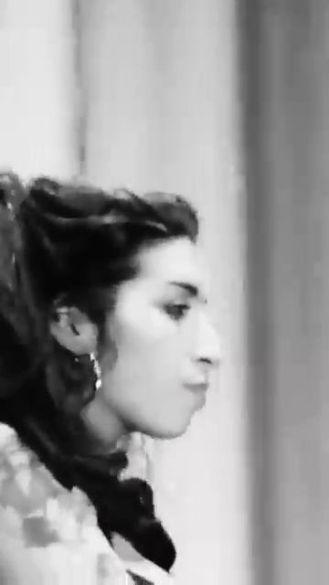 Последний концерт Эми Уайнхаус Back To Black. Она вдруг забыла слова своего Хита!