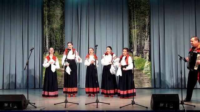 8. Ансамбль народной песни «Первоцвет»