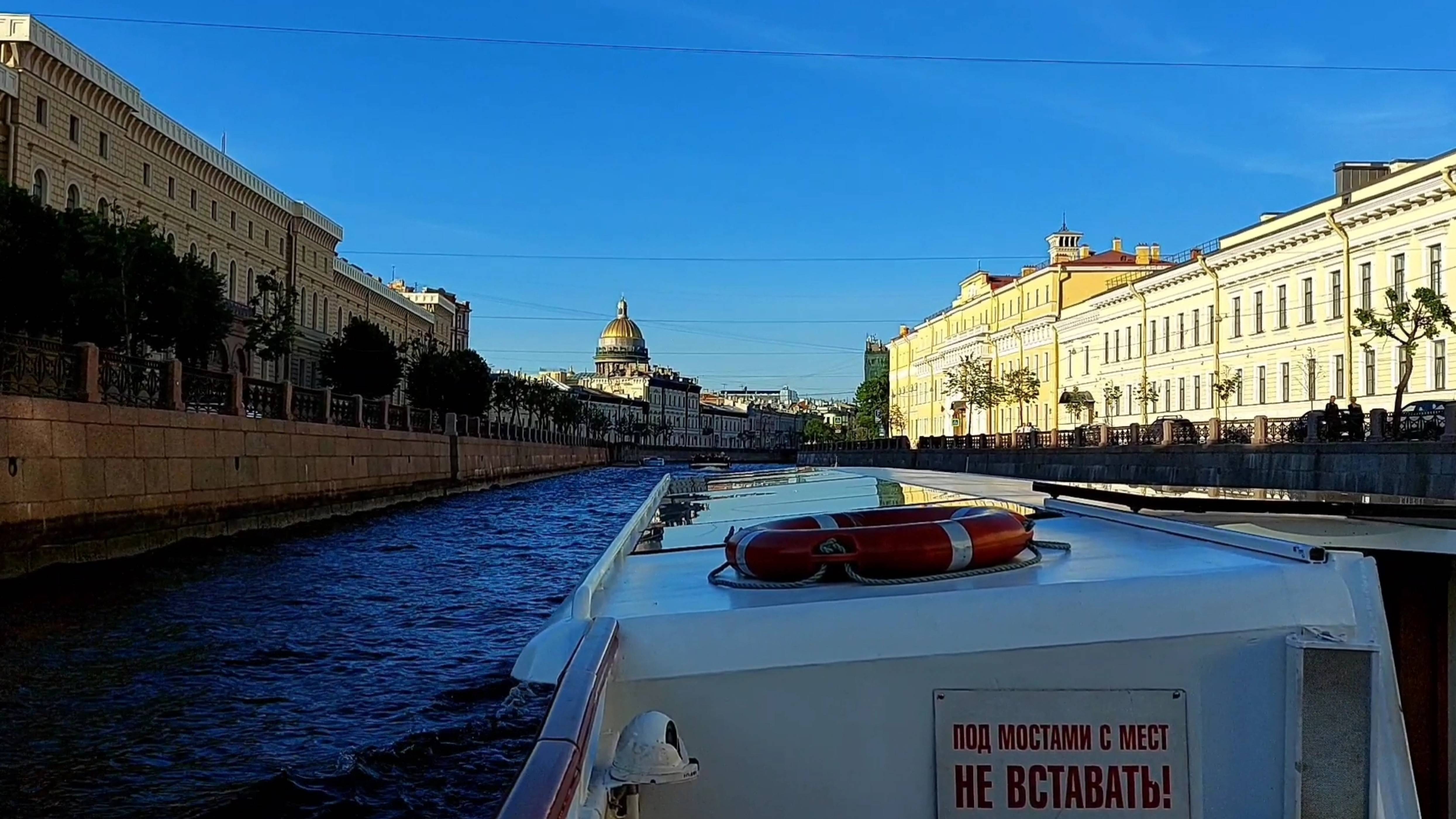 По каналам Петербурга 👉 Лето в этом городе похоже на сказку ♥️