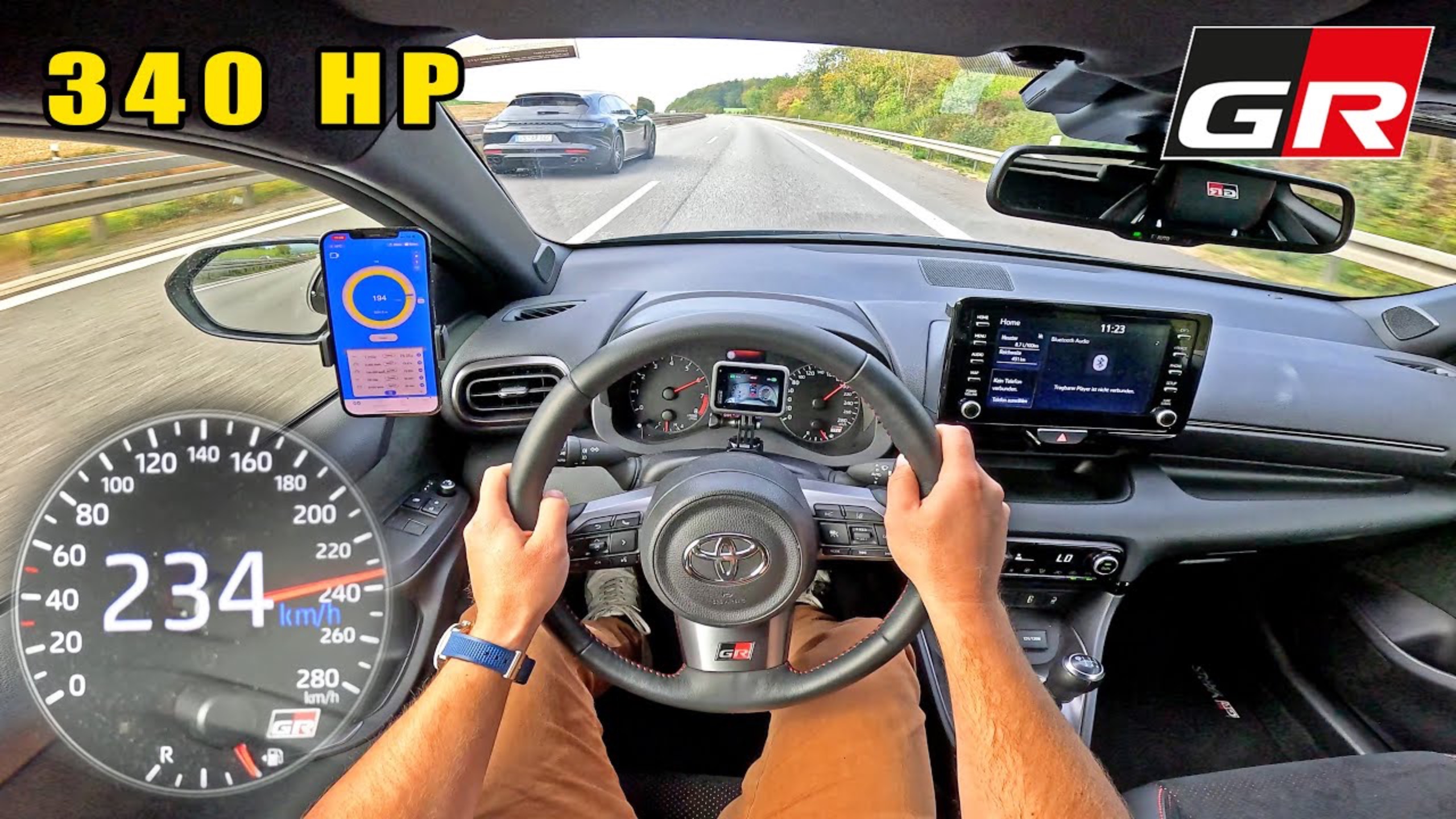 340ЛС Toyota GR Yaris ВСТРЕЧАЕТ Porsche Panamera на АВТОБАНЕ AutoTopNL