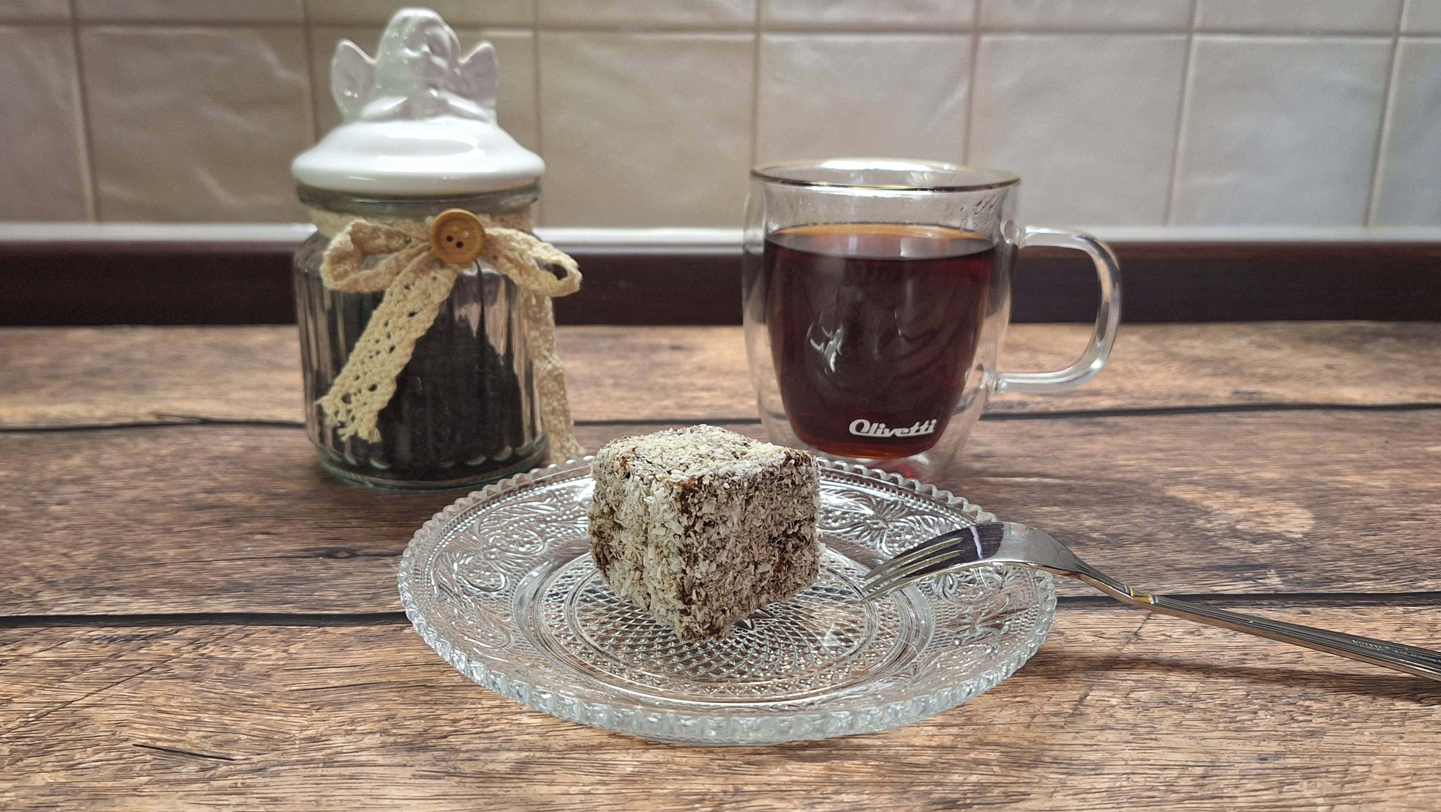 Ламингтон - австралийское пирожное.