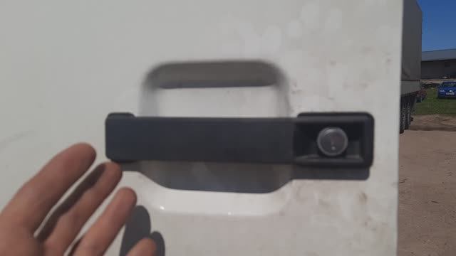 Плохо открывается дверь снаружи MAN F2000