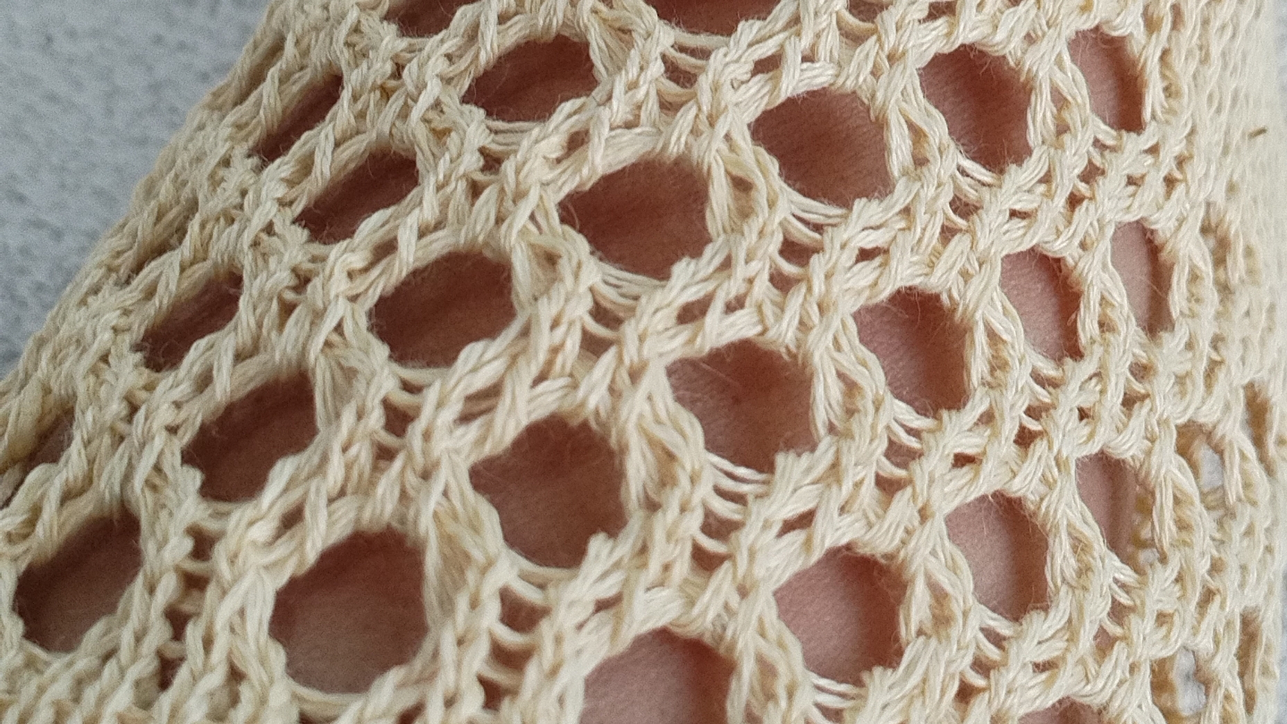 Сетка с двумя накидами на вязальной машине