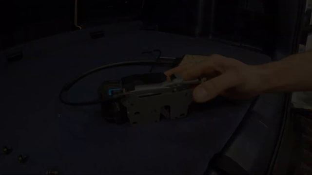 Доводчик пятой двери (багажника) на TANK 500